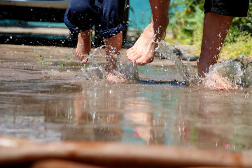 💧 Water & Your Feet: What You Really Need to Know – Pedicurian